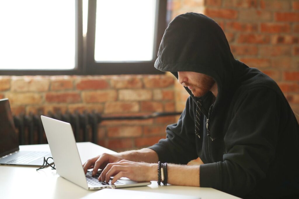Stalkeando: o que é, tipos de stalking e como se proteger