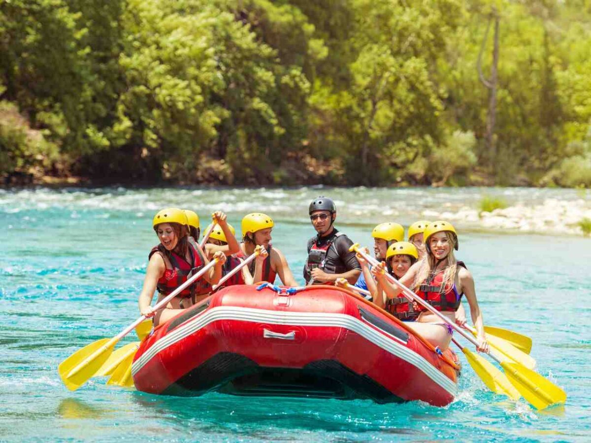 Rafting: o que é, onde praticar e quanto custa essa aventura na natureza
