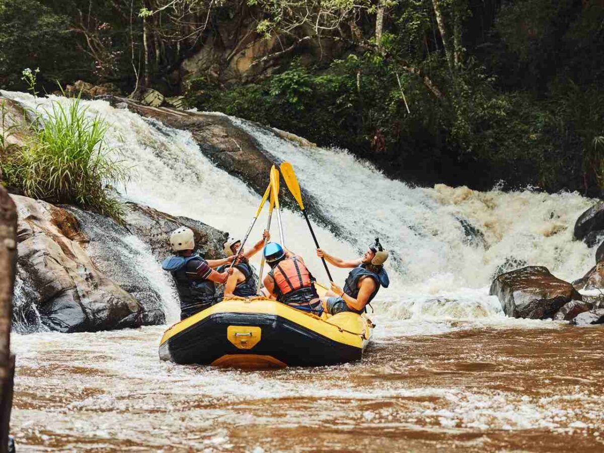 Rafting: o que é, onde praticar e quanto custa essa aventura na natureza